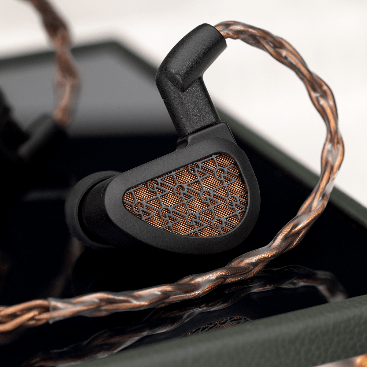 64 Audio Solo Universal Planar Magnetic In-Ear Monitor | Audio46